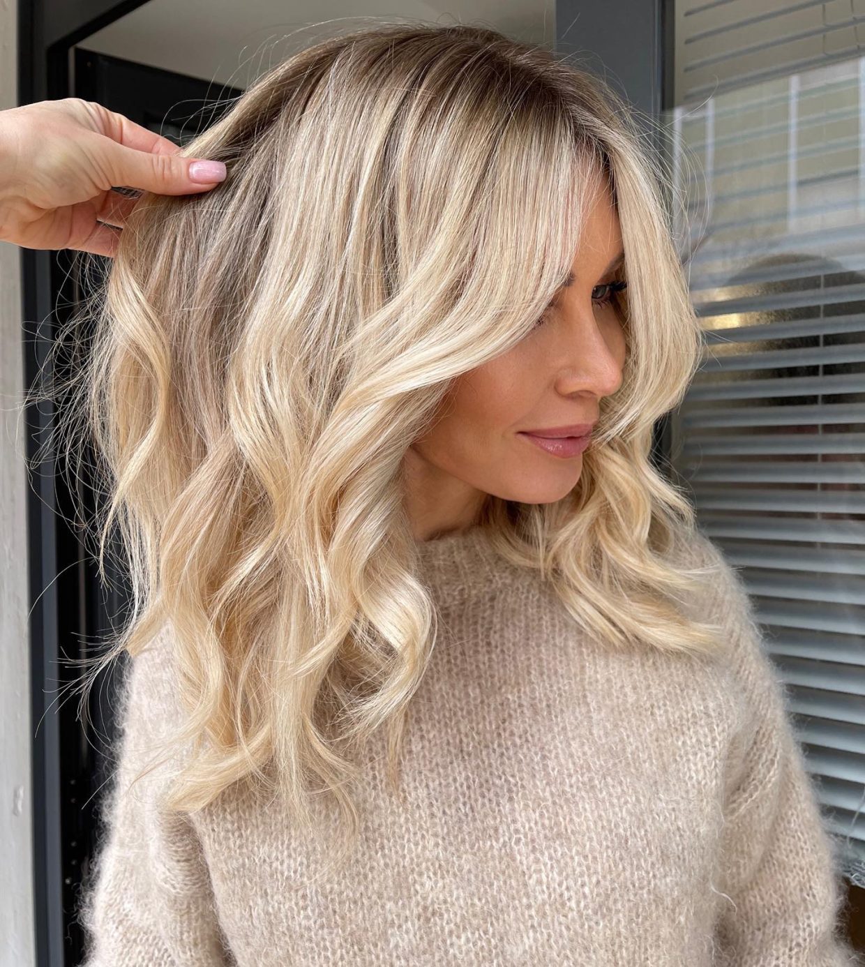 Loiro champagne: o que é, fotos inspirações, trends (julho 2025)