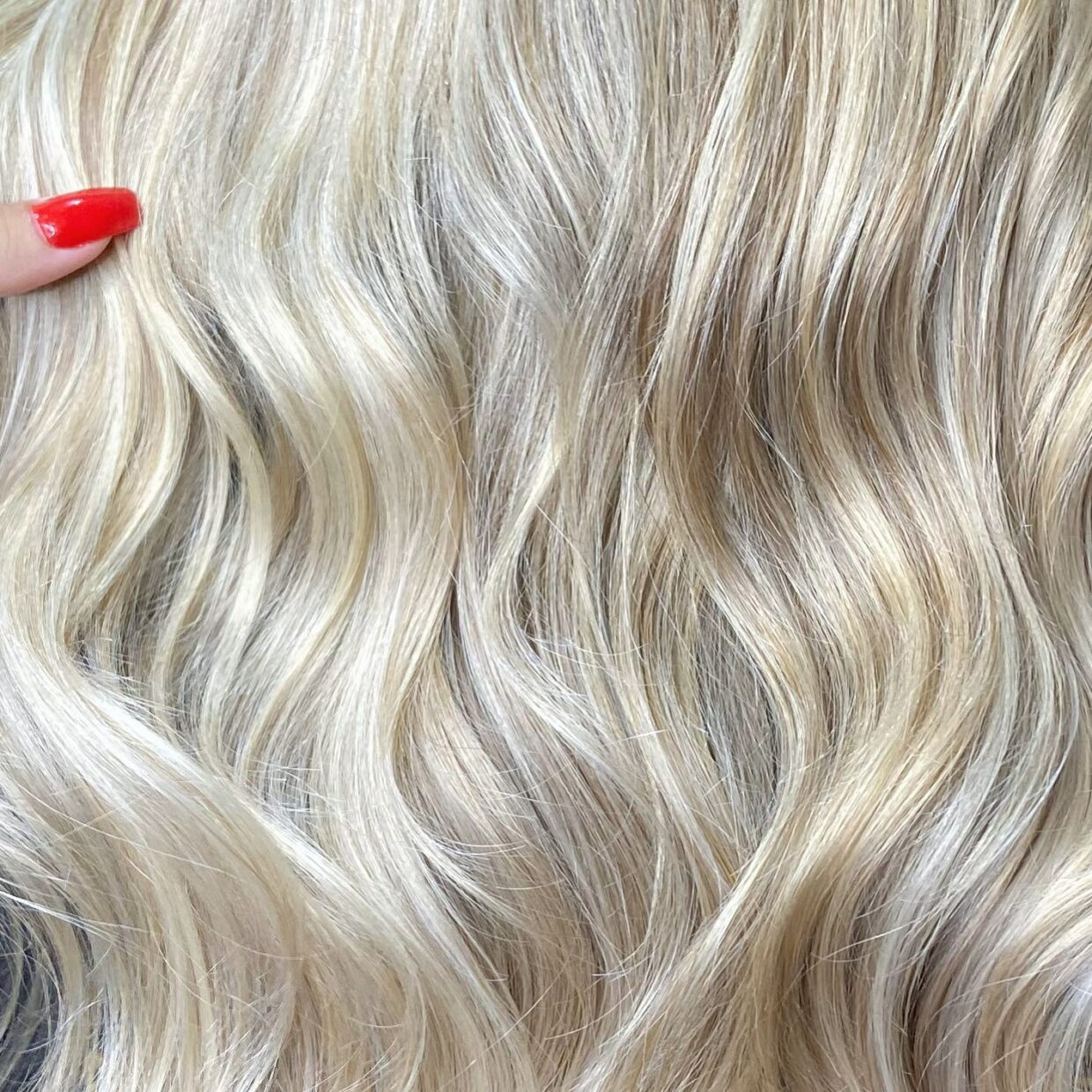 Loiro champagne: o que é, fotos inspirações, trends (julho 2025)