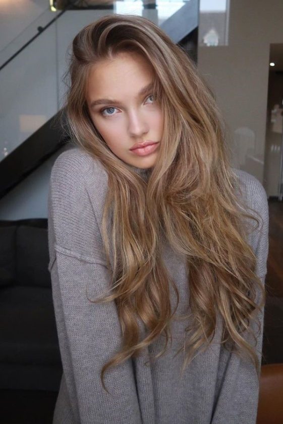 Cabelos Loiro Natural: Inspirações e Dicas Práticas para Realçar a Cor